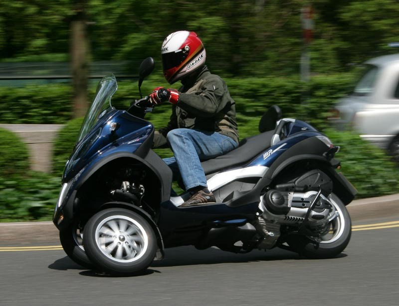 PIAGGIO MP3 400 LT (2009-on) Review | Specs & Prices