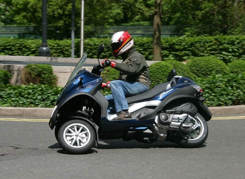 PIAGGIO MP3 400 LT (2009-on) Review | Specs & Prices