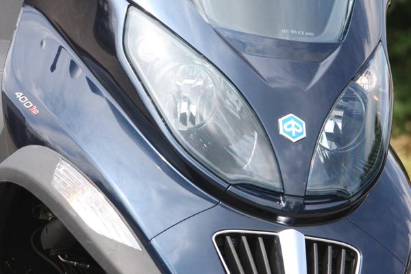 PIAGGIO MP3 400 (2008-on) Review | Speed, Specs & Prices