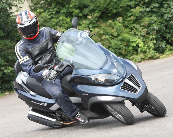 PIAGGIO MP3 400 (2008-on) Review | Speed, Specs & Prices