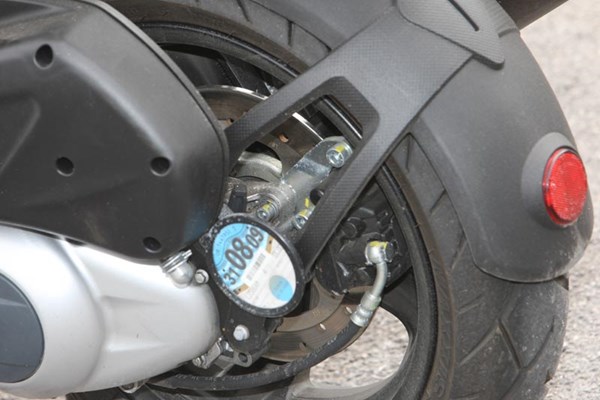 GILERA NEXUS 300 (2008-on) Review | Speed, Specs & Prices