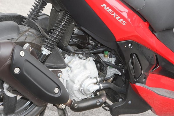 GILERA NEXUS 300 (2008-on) Review | Speed, Specs & Prices