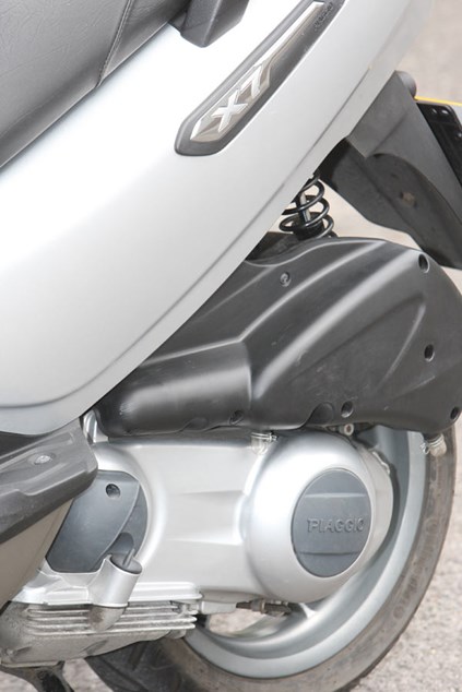 PIAGGIO X7 250 (2008-on) Review | Speed, Specs & Prices