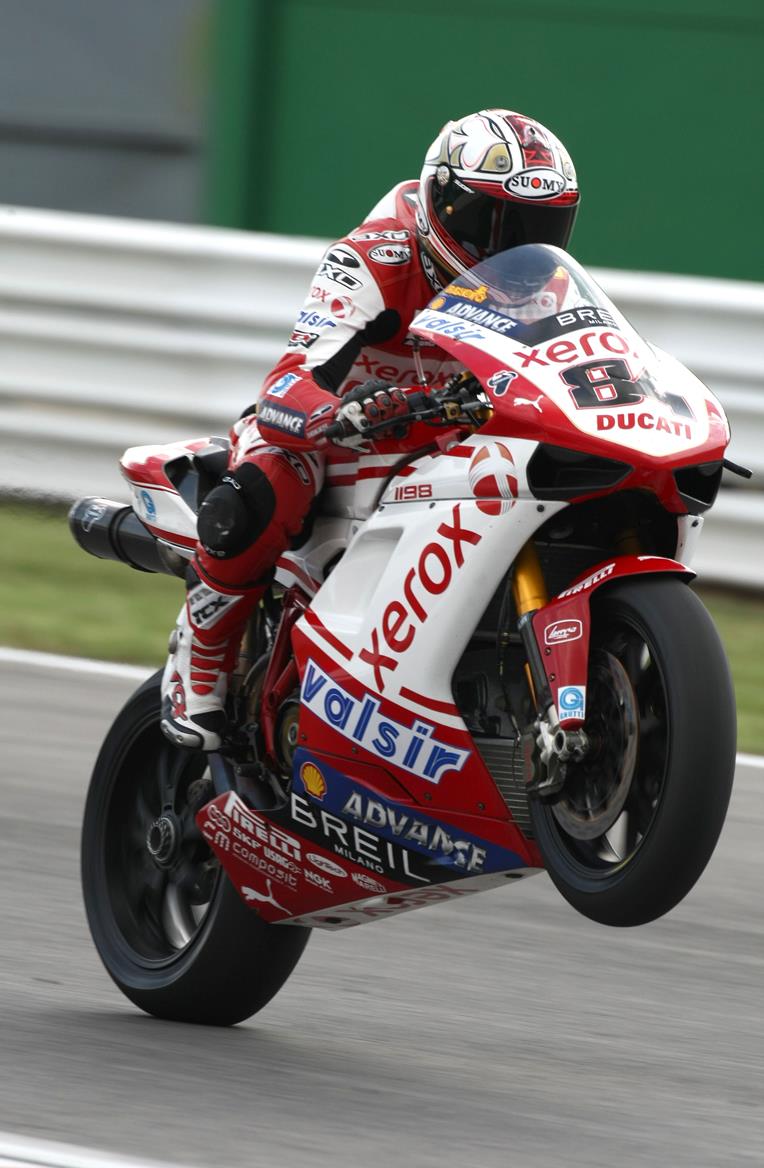 Donington WSB: Fabrizio takes over night pole
