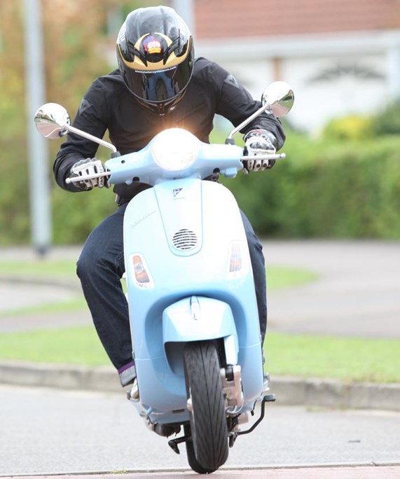 PIAGGIO VESPA LX50 (2005-on) Review | Specs & Prices