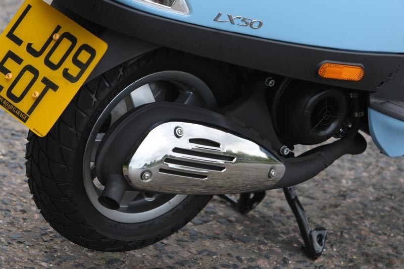 PIAGGIO VESPA LX50 (2005-on) Review | Specs & Prices
