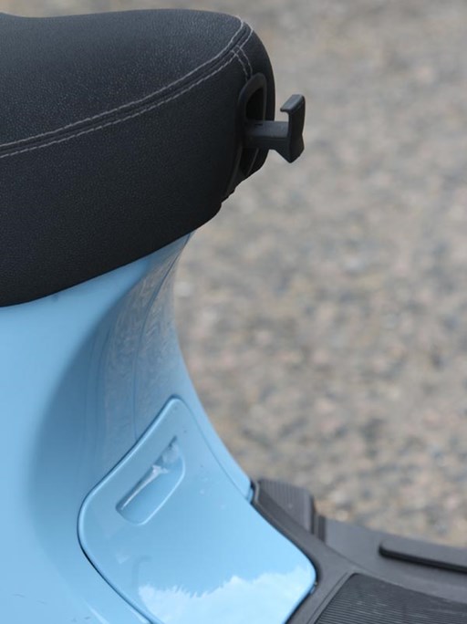 PIAGGIO VESPA LX50 (2005-on) Review | Specs & Prices