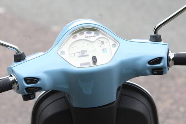 PIAGGIO VESPA LX50 (2005-on) Review | Specs & Prices
