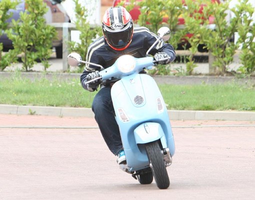 PIAGGIO VESPA LX50 (2005-on) Review | Specs & Prices