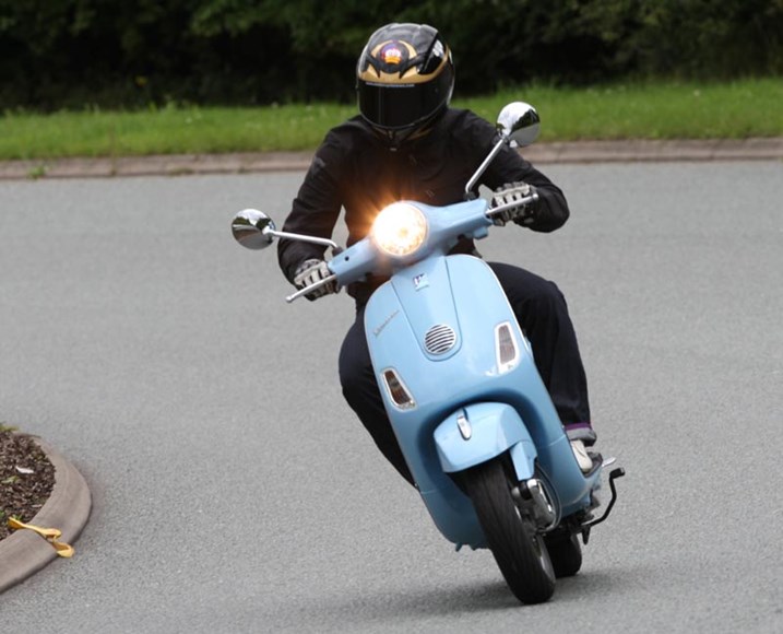 PIAGGIO VESPA LX50 (2005-on) Review | Specs & Prices