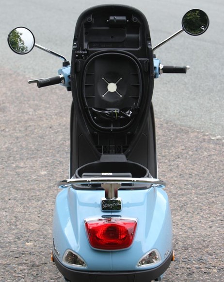 PIAGGIO VESPA LX50 (2005-on) Review | Specs & Prices