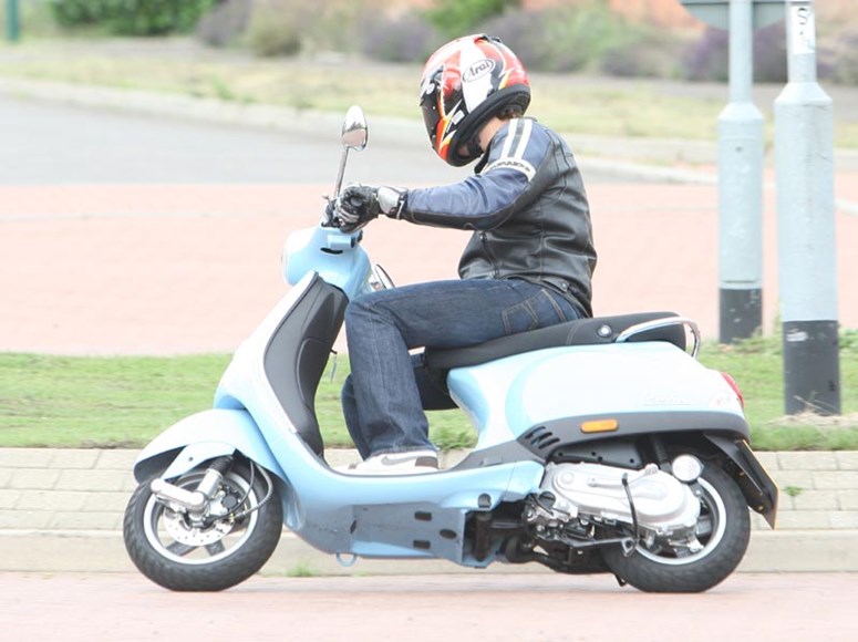 PIAGGIO VESPA LX50 (2005-on) Review | Specs & Prices