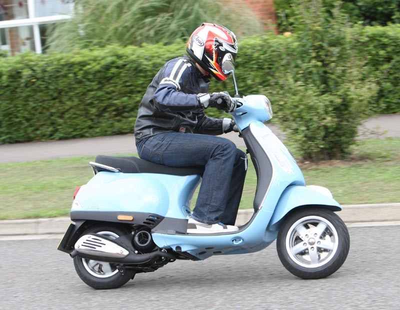 PIAGGIO VESPA LX50 (2005-on) Review | Specs & Prices