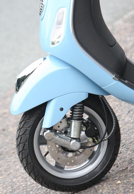 PIAGGIO VESPA LX50 (2005-on) Review | Specs & Prices