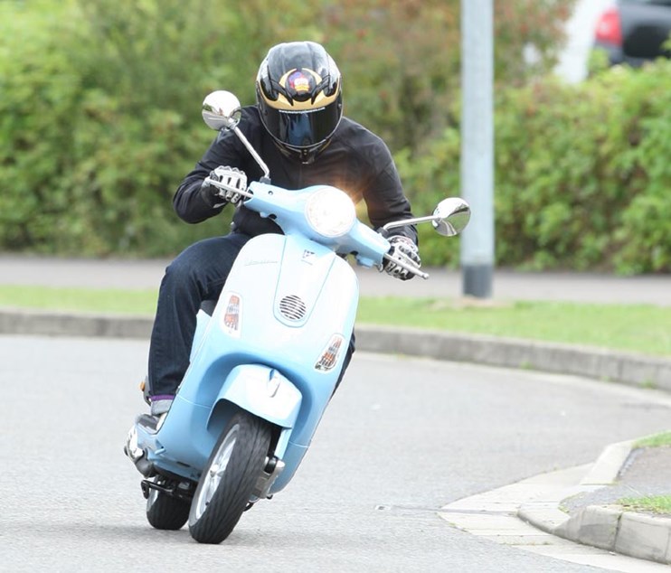 PIAGGIO VESPA LX50 (2005-on) Review | Specs & Prices