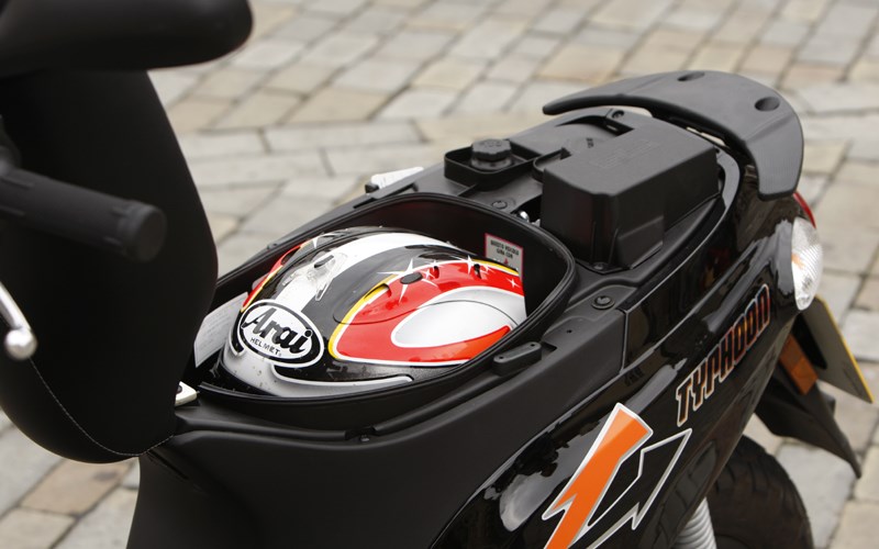 Piaggio Typhoon 50 (1993-2020) Review | Specs & Prices