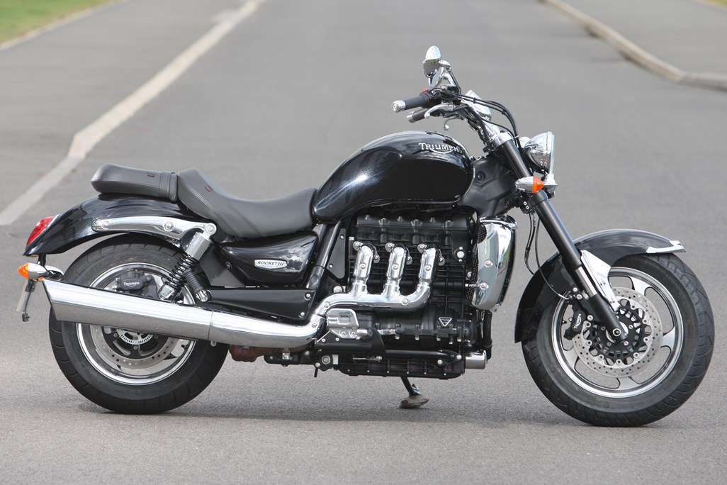 TRIUMPH ROCKET III (2009-2017) Review | Specs & Prices