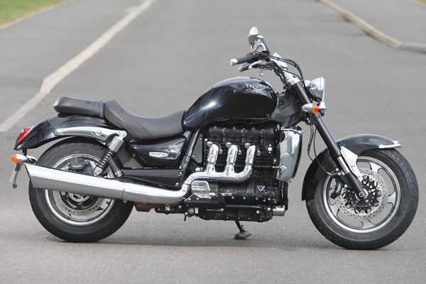 TRIUMPH ROCKET III (2009-2017) Review | Specs & Prices
