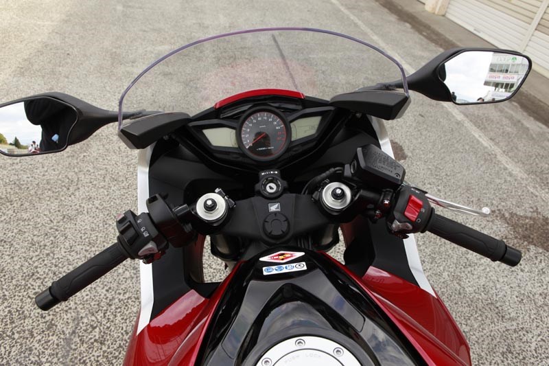 HONDA VFR1200F (2010-2011) Review | Speed, Specs & Prices