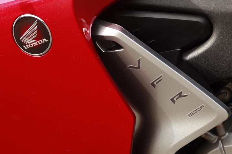 HONDA VFR1200F (2010-2011) Review | Speed, Specs & Prices