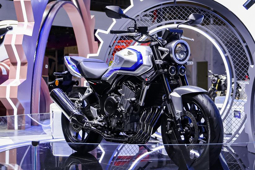 Honda tease four-cylinder CB500SF Super Four retro in China