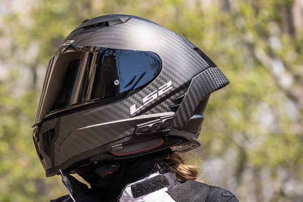 LS2 Spectrum motorcycle intercom with AI noise cancelling