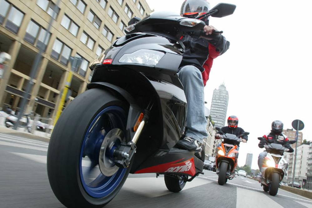 APRILIA SR50 (2004-on) Review | Speed, Specs & Prices