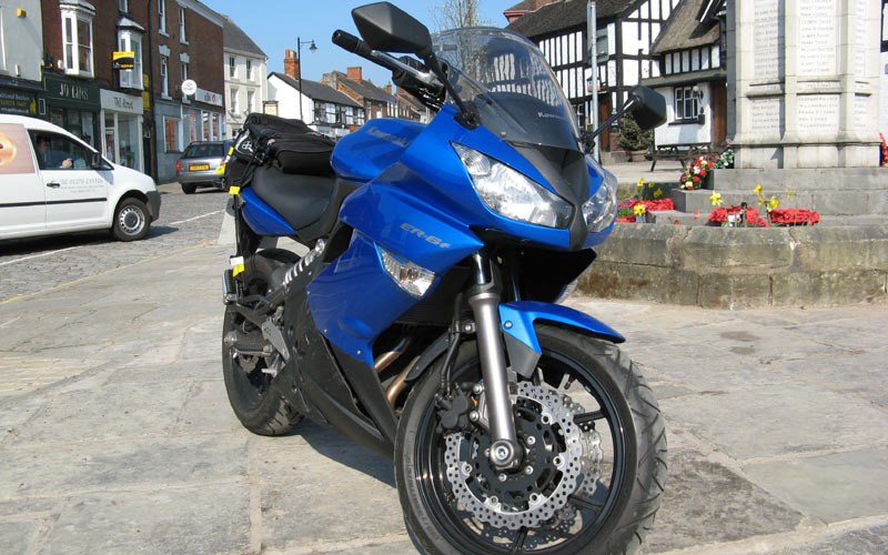 KAWASAKI ER-6F (2009-2011) Review | Speed, Specs & Prices