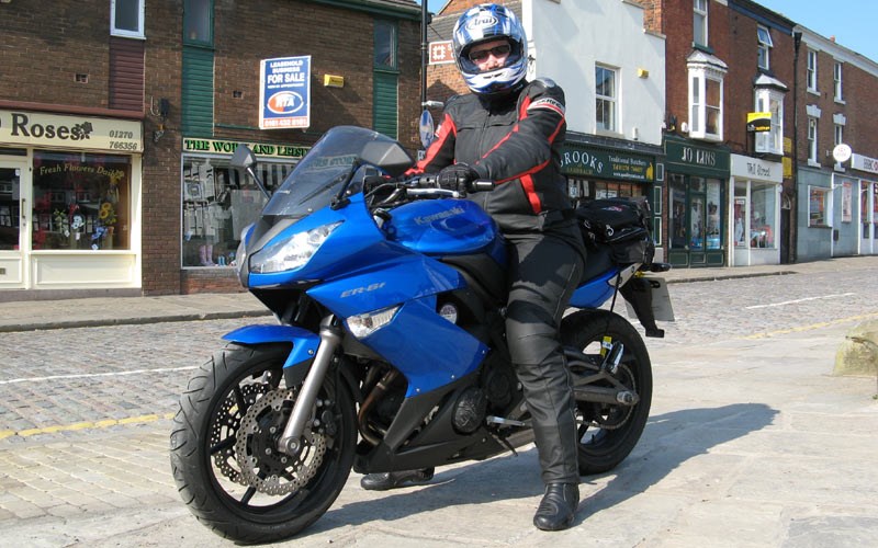 KAWASAKI ER-6F (2009-2011) Review | Speed, Specs & Prices
