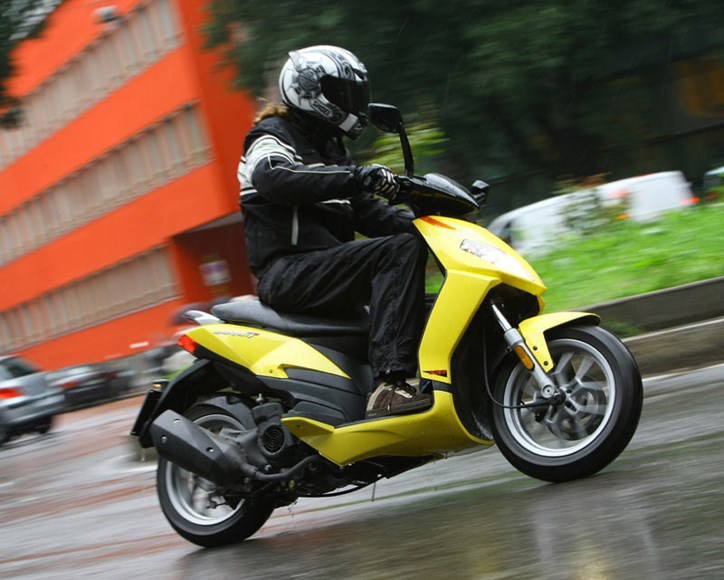 APRILIA SPORT CITY 300 (2008-2011) Motorcycle Review