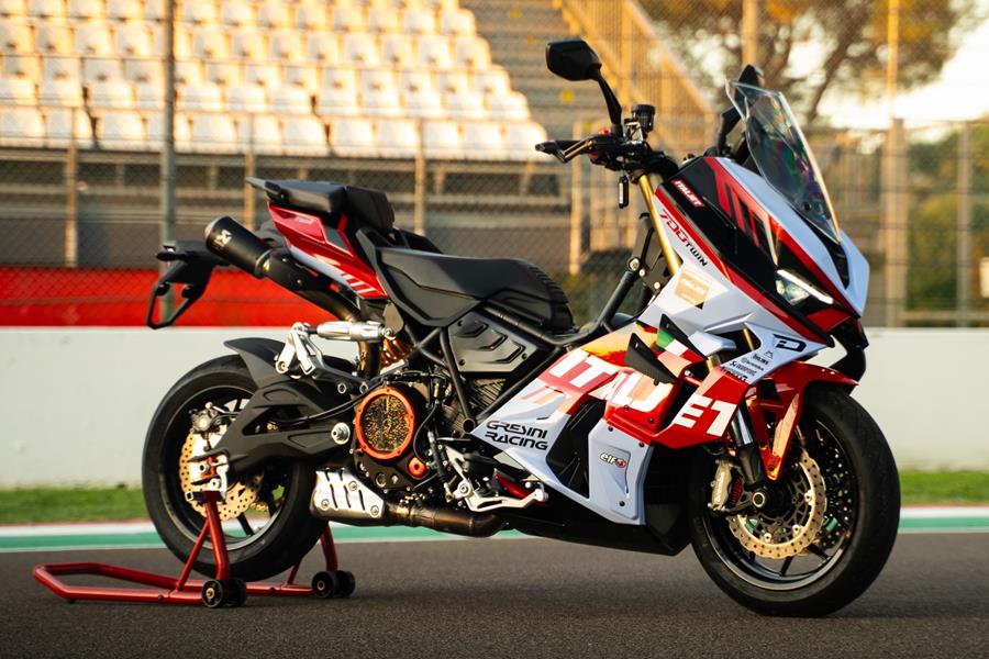 2025-on Italjet Dragster 700 Twin review: Supersport scooter