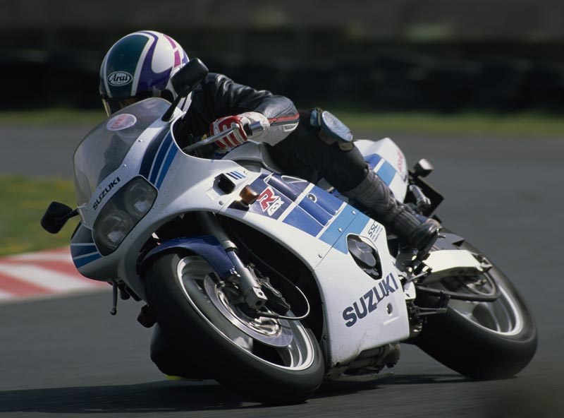 SUZUKI GSX-R400 (1990-1996) Review | Specs & Prices