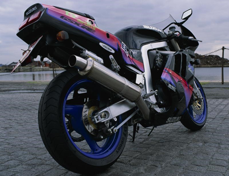 SUZUKI GSX-R400 (1990-1996) Review | Specs & Prices