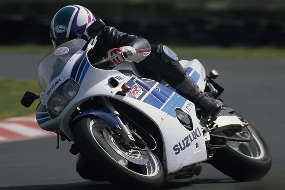 SUZUKI GSX-R400 (1990-1996) Review | Specs & Prices