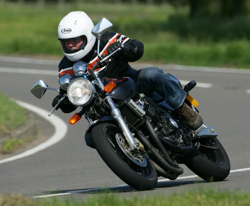 HONDA CB400 (1992-on) Review | Speed, Specs & Prices