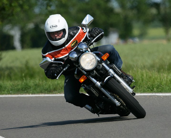 HONDA CB400 (1992-on) Review | Speed, Specs & Prices
