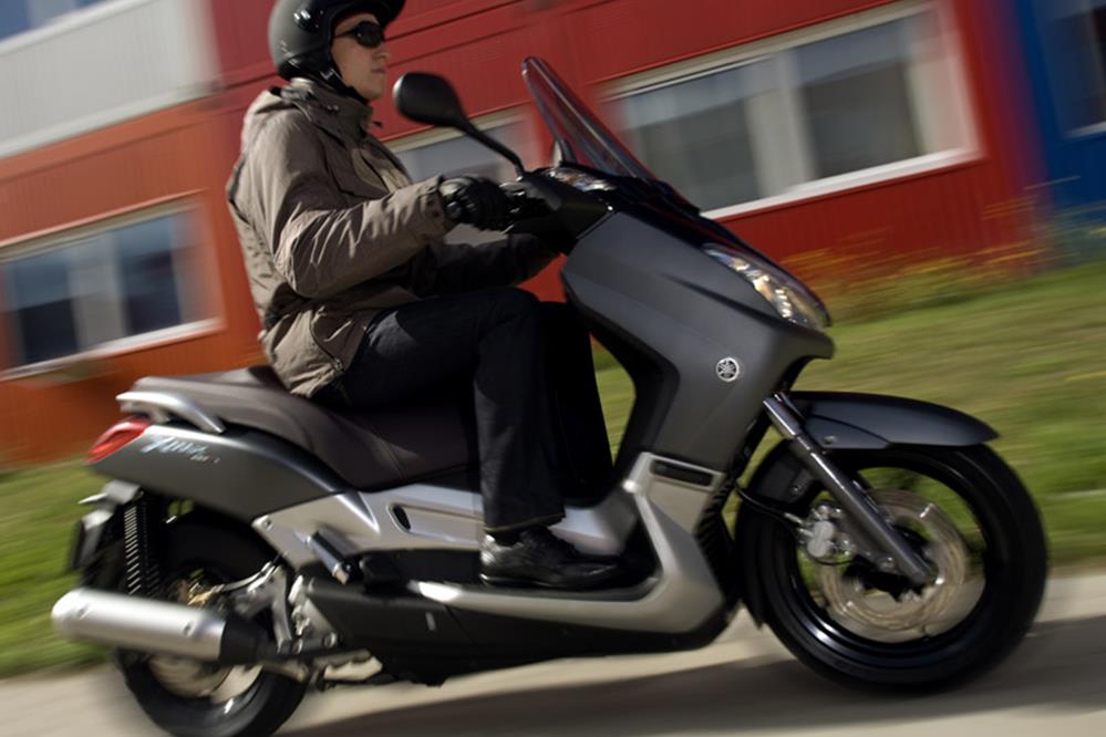 YAMAHA XMAX 250 (2004-2017) Review | Speed, Specs & Prices