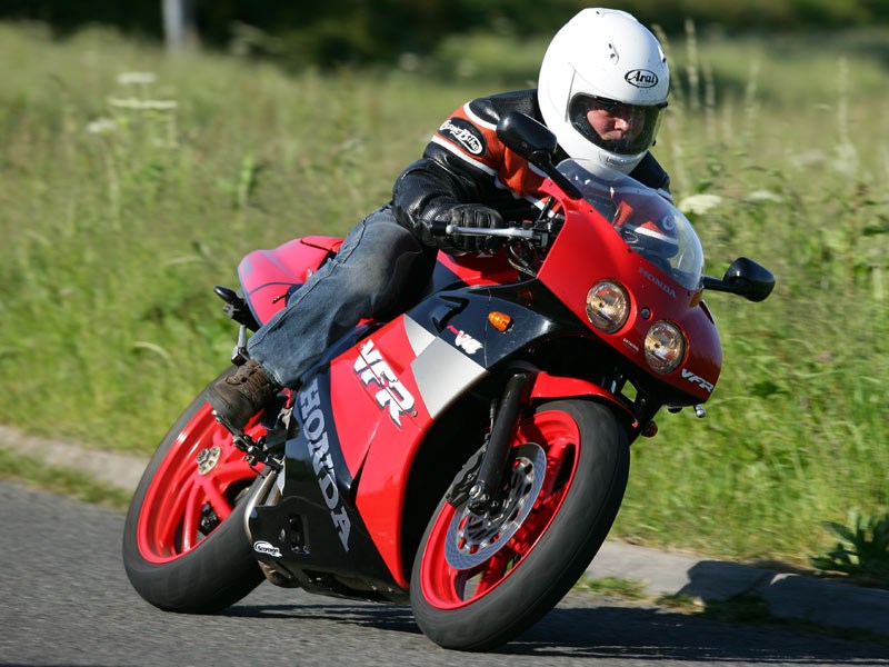 Honda VFR400 (1988-1994) Review | Speed, Specs & Prices