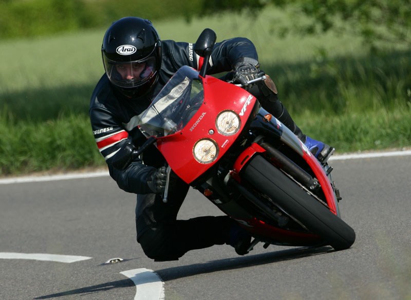 Honda VFR400 (1988-1994) Review | Speed, Specs & Prices