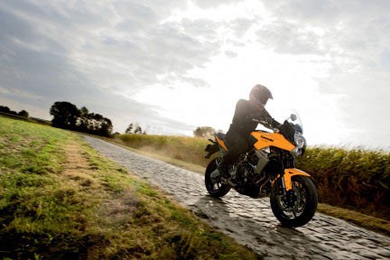 KAWASAKI VERSYS 650 (2010-2014) Review | Specs & Prices