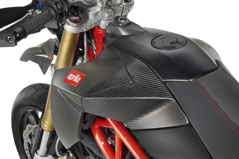 APRILIA DORSODURO 750 (2010 - 2011) Review