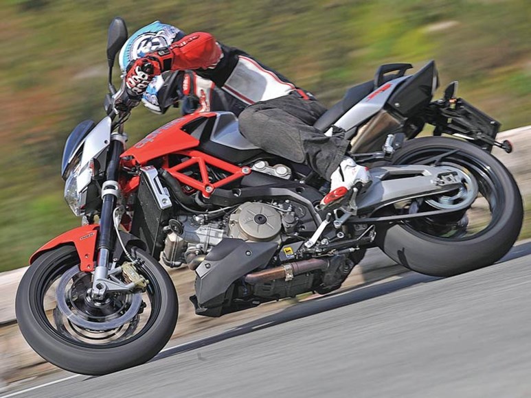 APRILIA SHIVER 750 (2010-on) Review | Specs & Prices