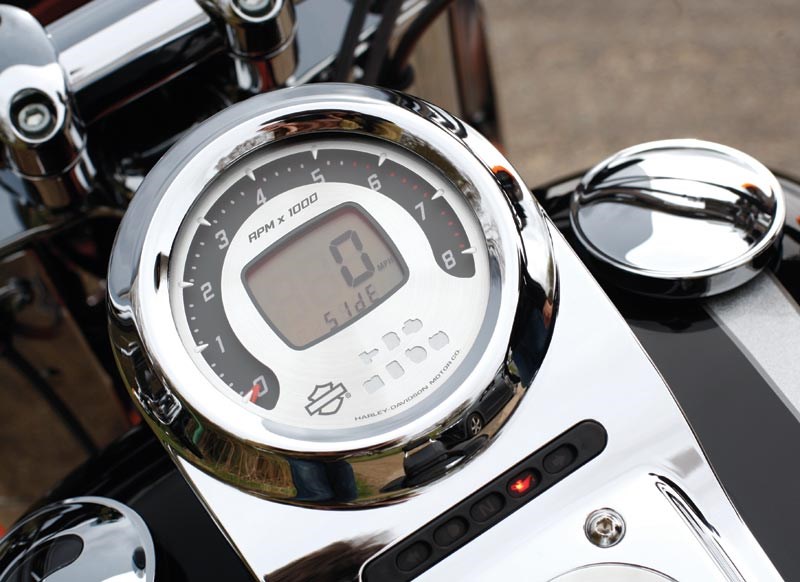 HARLEY-DAVIDSON SOFTAIL CVO CONVERTIBLE (2010-2012) Review