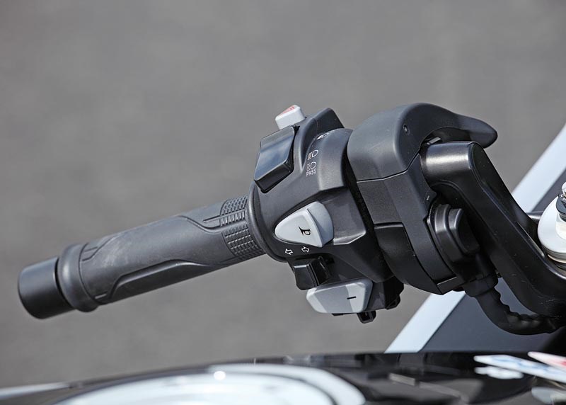 HONDA VFR1200F DCT (2010-on) Review | Specs & Prices