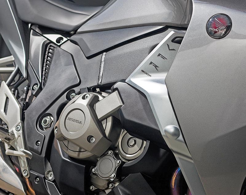 HONDA VFR1200F DCT (2010-on) Review | Specs & Prices
