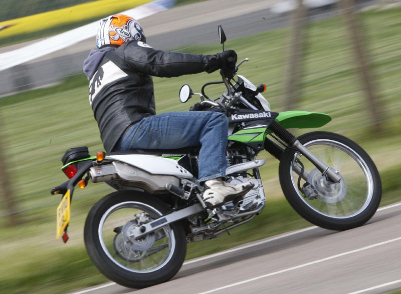 KAWASAKI KLX125 (2010-on) Review | Speed, Specs & Prices