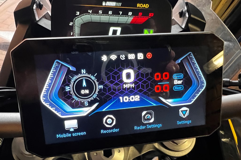 We review the Z55B multi-functional screen with dash cam