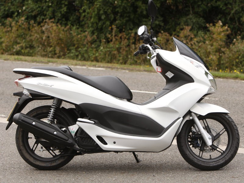 HONDA PCX125 (2010-2013) Review | Speed, Specs & Prices