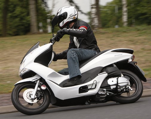 HONDA PCX125 (2010-2013) Review | Speed, Specs & Prices