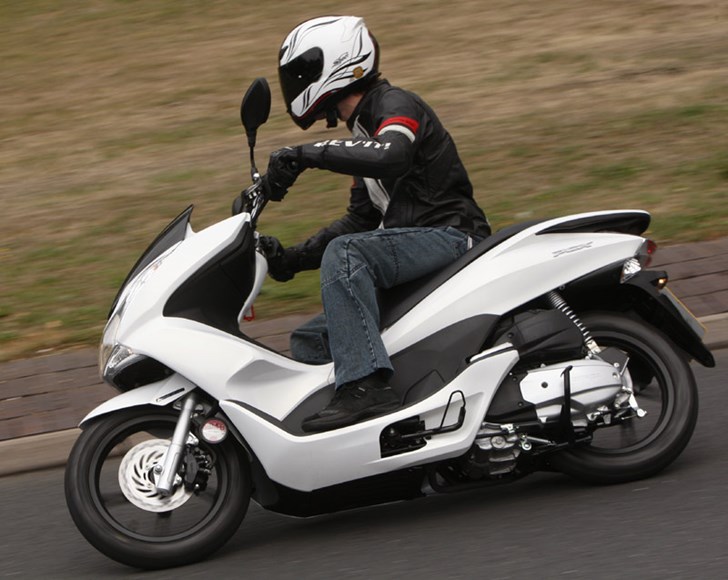 HONDA PCX125 (2010-2013) Review | Speed, Specs & Prices